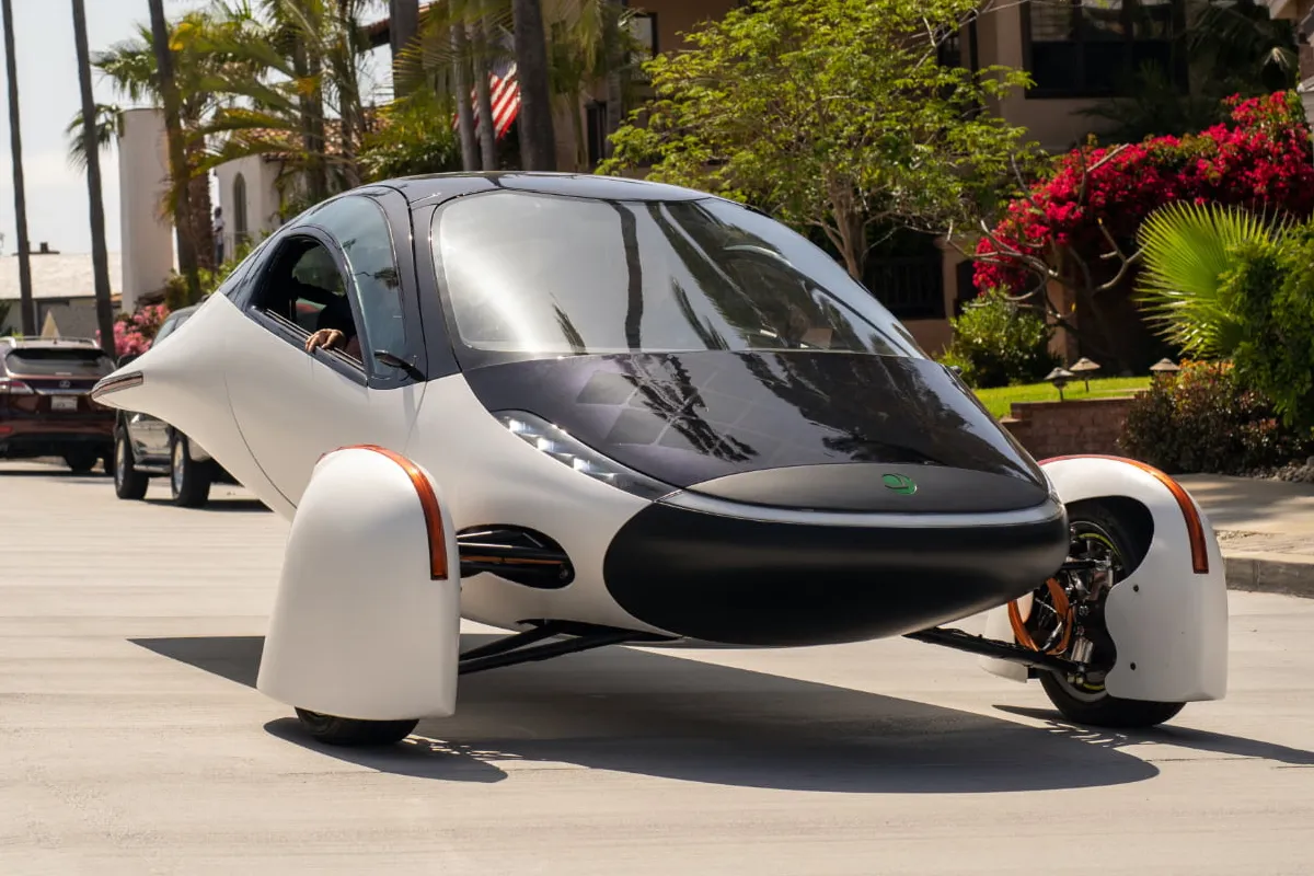 Aptera : la voiture solaire révolutionnaire entre promesses et défis